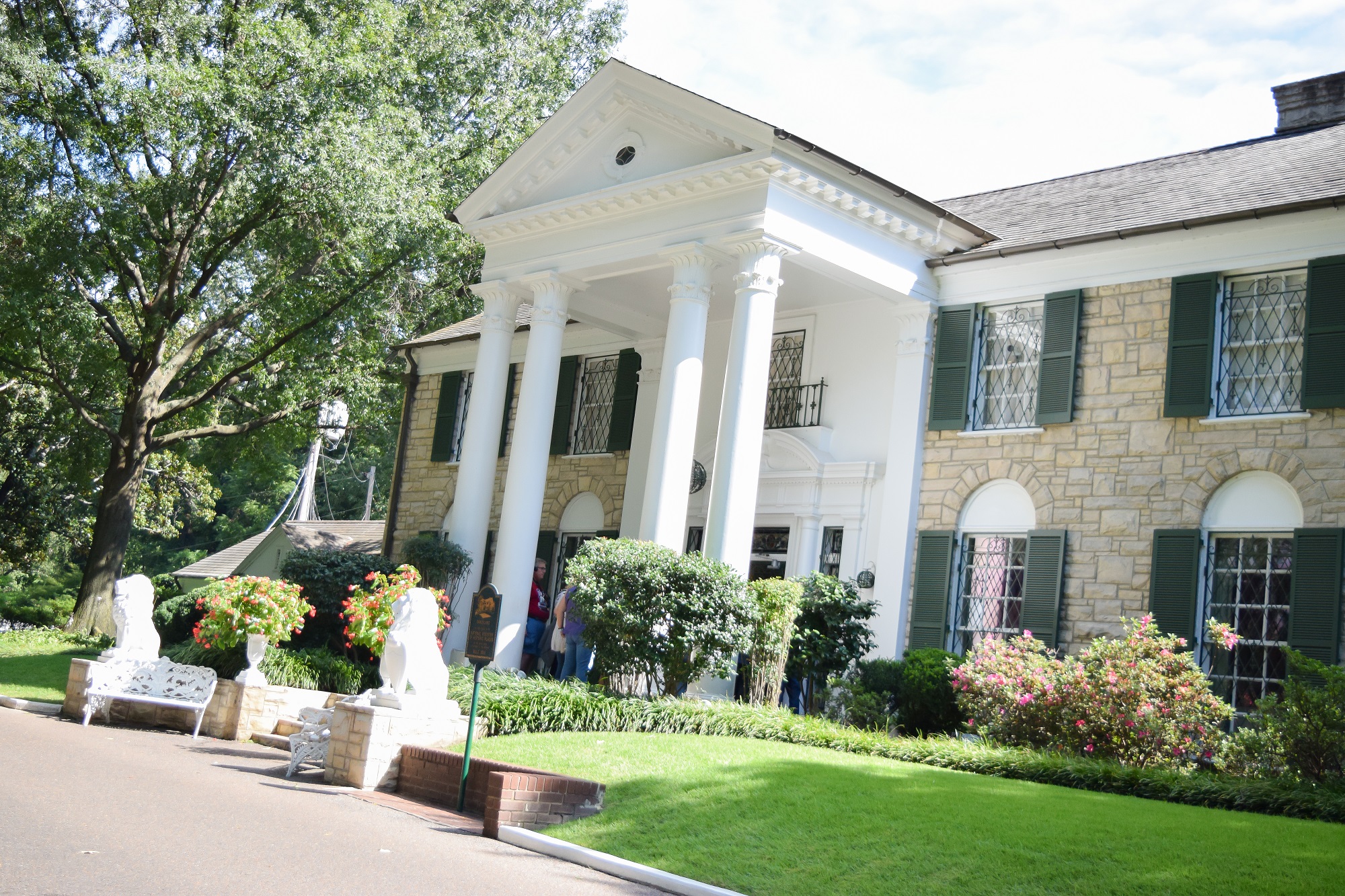 6 Iconic Must-Do Memphis Experiences - With Wonder and Whimsy